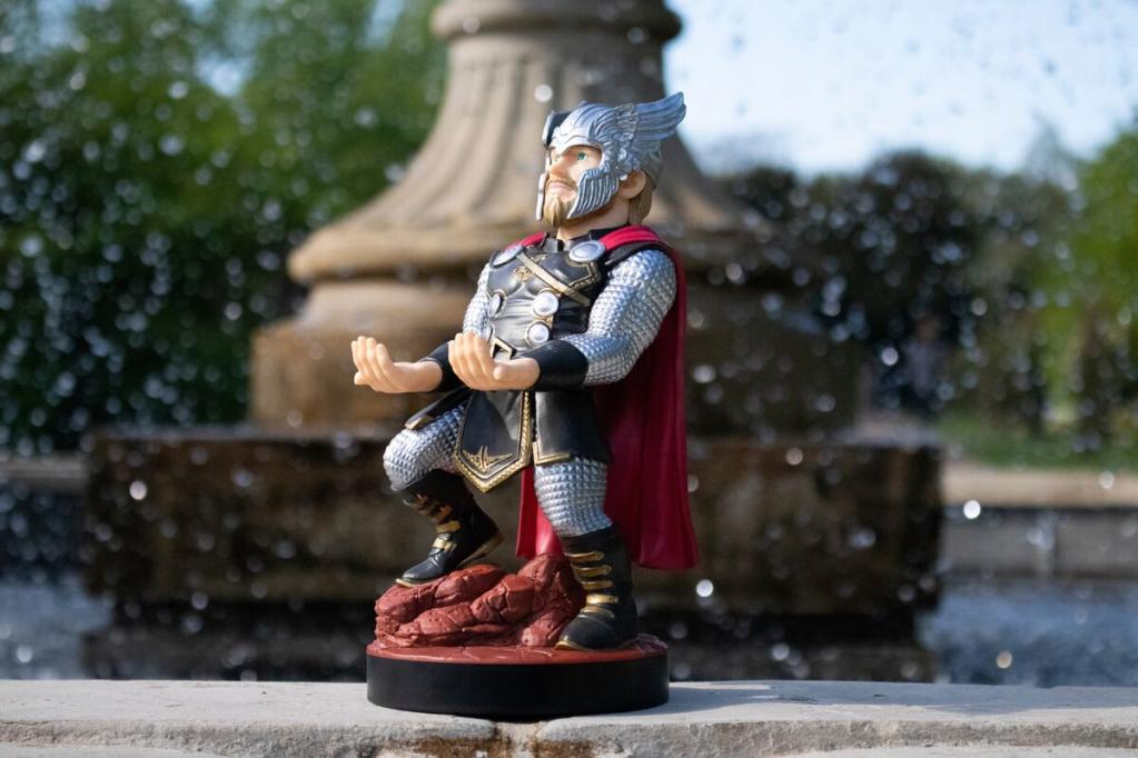 MARVEL - Thor - Controller & Phone Support - 20cm : ShopForGeek.com ...