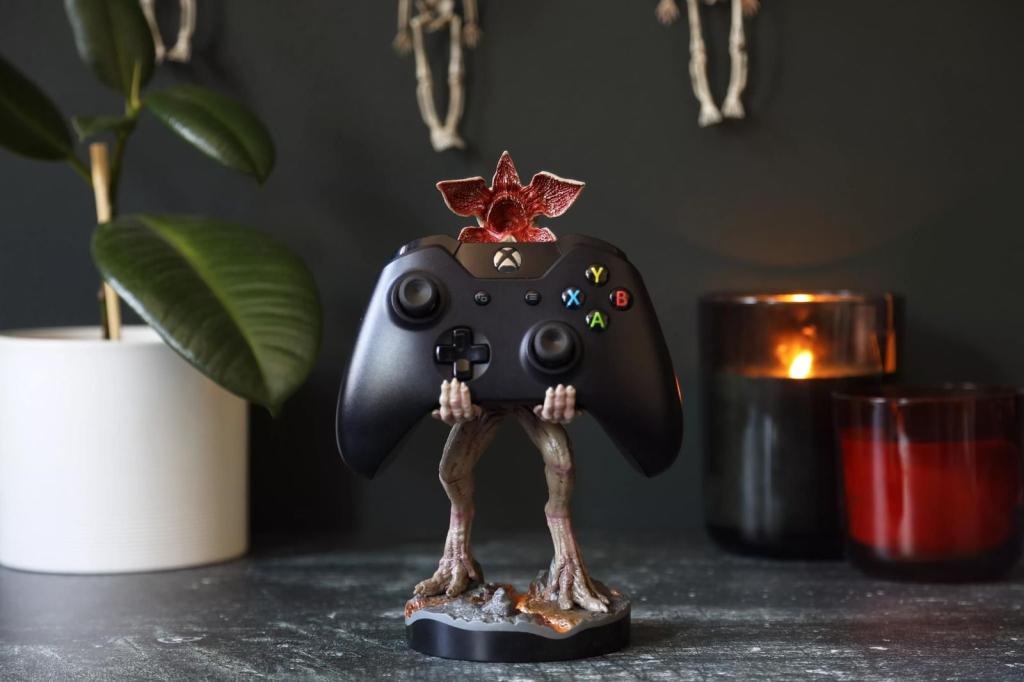 STRANGER THINGS-Demogorgon - Figure 20 cm- Controller & Phone Support ...