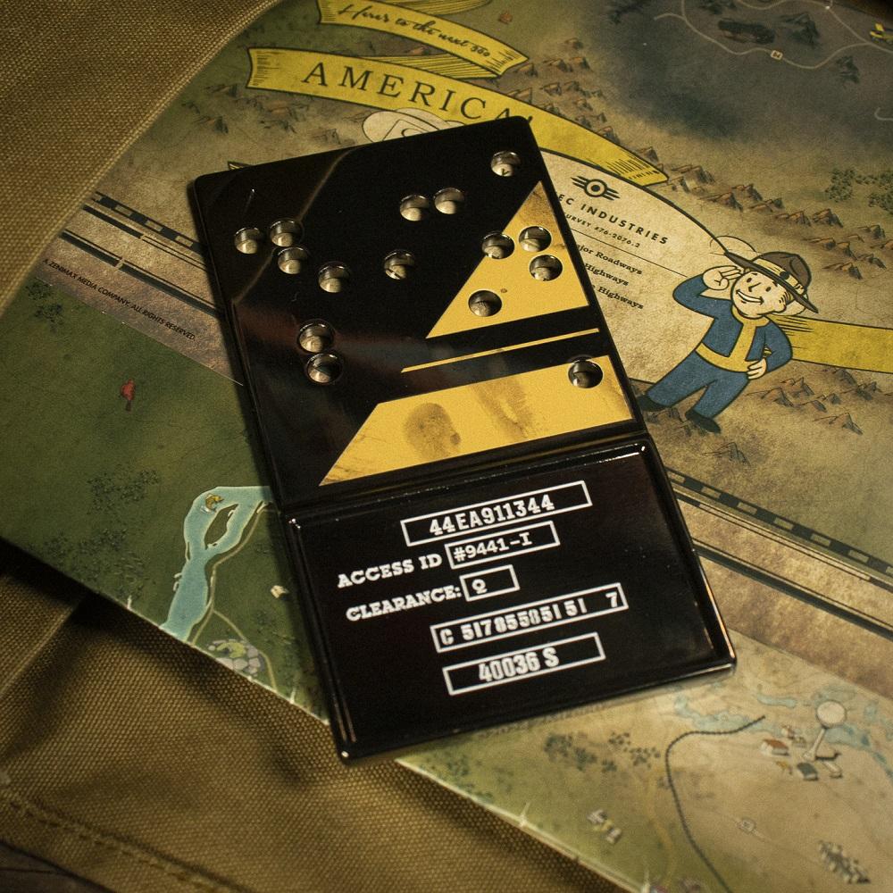 FALLOUT - Nuclear Keycard Replica - Limited Edition : ShopForGeek.com ...