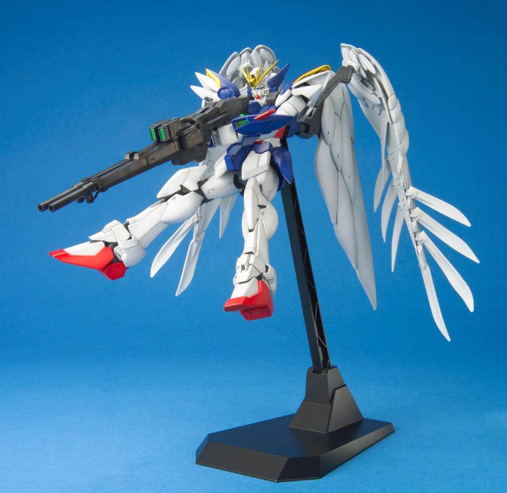 GUNDAM - MG Wing Gundam Zero Custom 1/100 - Model Kit : ShopForGeek.com ...