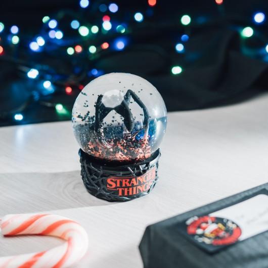 STRANGER THINGS - Snow Globe 80mm : ShopForGeek.com: Christmas Grupo ...