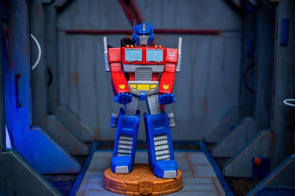 TRANSFORMERS - Optimus Prime - Controller & Phone Support - 20cm ...