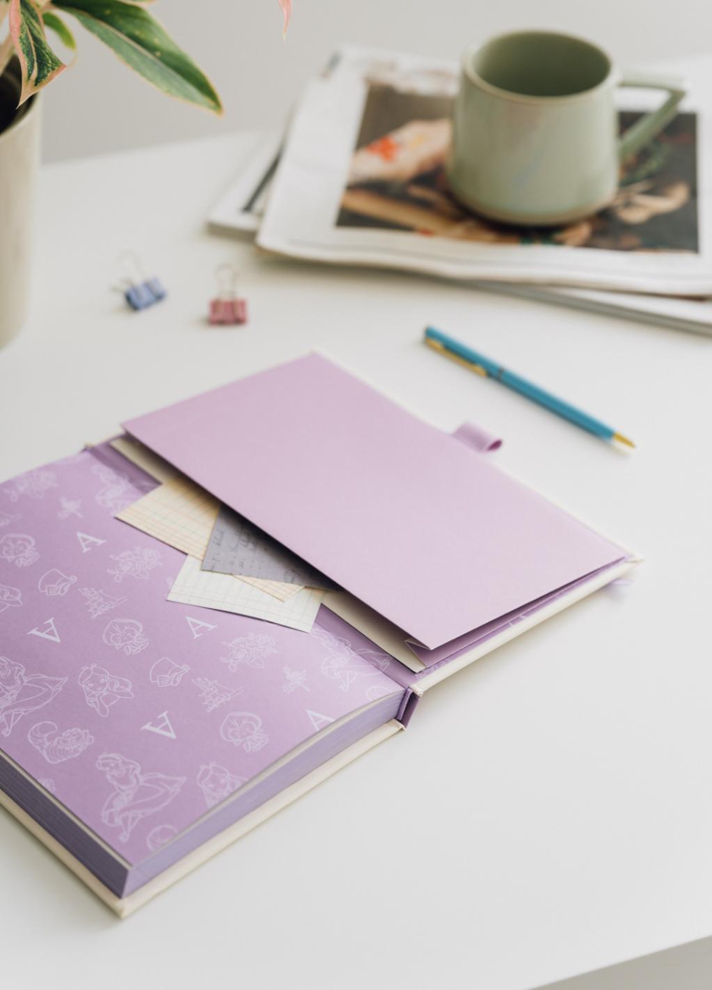 ALICE - Notebook Premium + Stylo-Bille - Format A5 : ShopForGeek.com ...