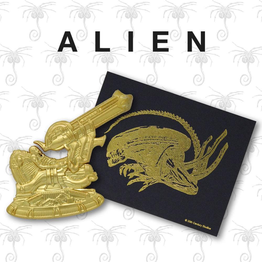 ALIEN - 24K Gold Plated Collector Pin's : ShopForGeek.com: Pin Badge ...