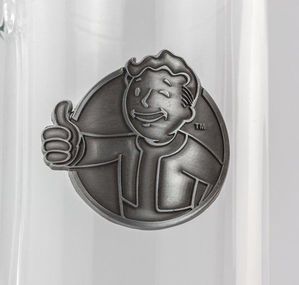 FALLOUT - Beer Glass 500ml Metal Badge - Vault Boy : ShopForGeek.com ...
