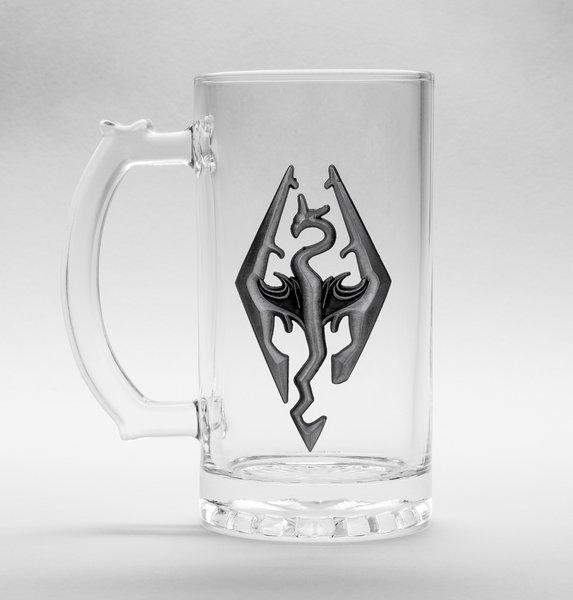 SKYRIM - Beer Glass 500ml Metal Badge - Dragon Symbol : ShopForGeek.com ...