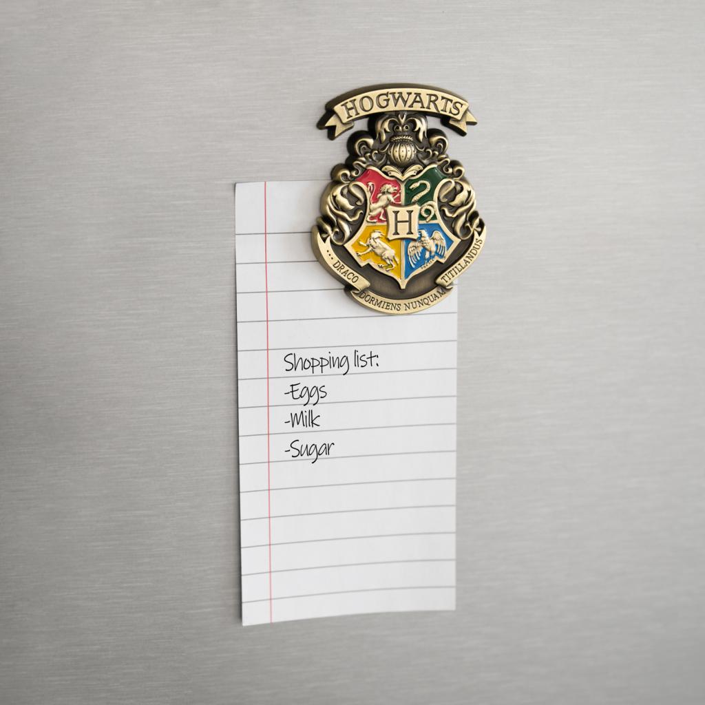 HARRY POTTER - Hogwarts - Metal Magnet 7cm : ShopForGeek.com: Imán ...