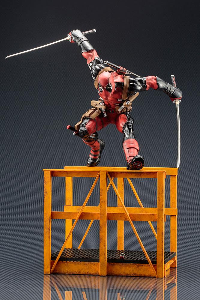 MARVEL NOW - Super Deadpool Statue - 32cm : ShopForGeek.com: Figurine ...
