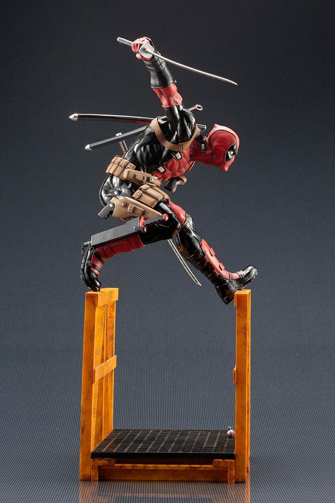 MARVEL NOW - Super Deadpool Statue - 32cm : ShopForGeek.com: Figurine ...