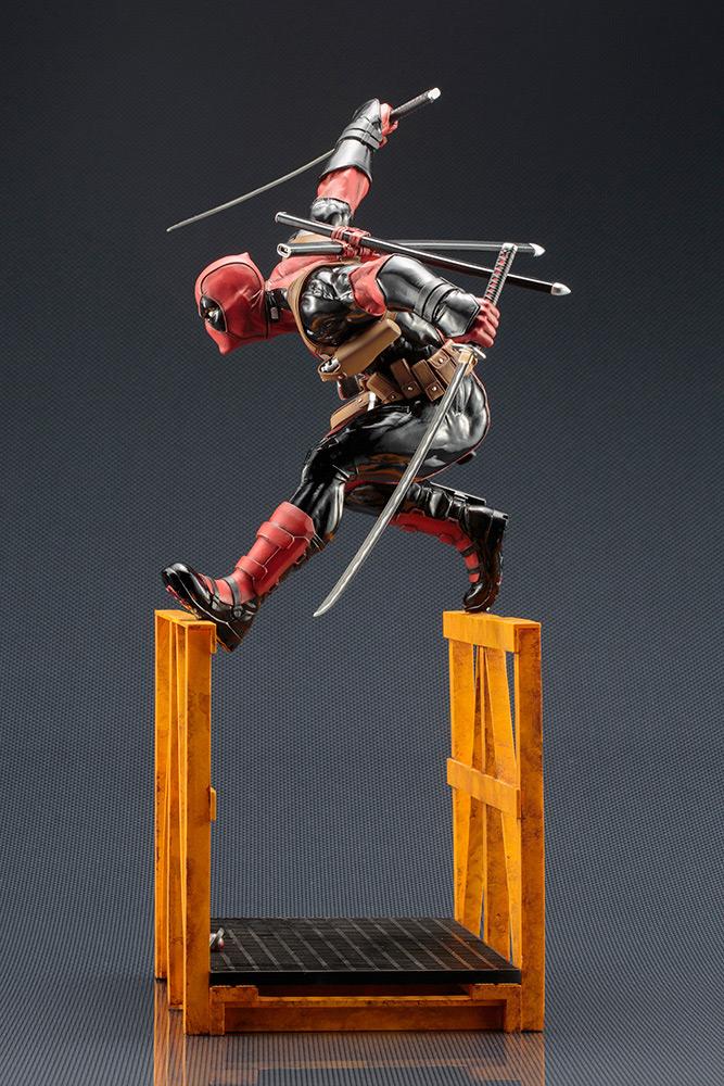 MARVEL NOW - Super Deadpool Statue - 32cm : ShopForGeek.com: Figurine ...