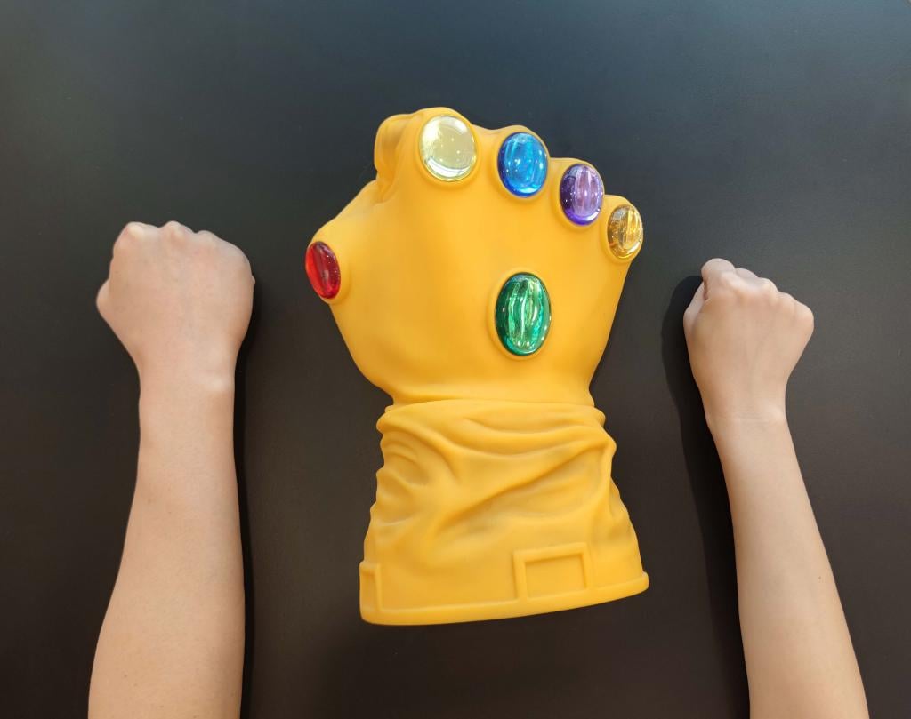 MARVEL - Infinity Gauntlet - Moneybox 30cm : ShopForGeek.com: Piggy ...