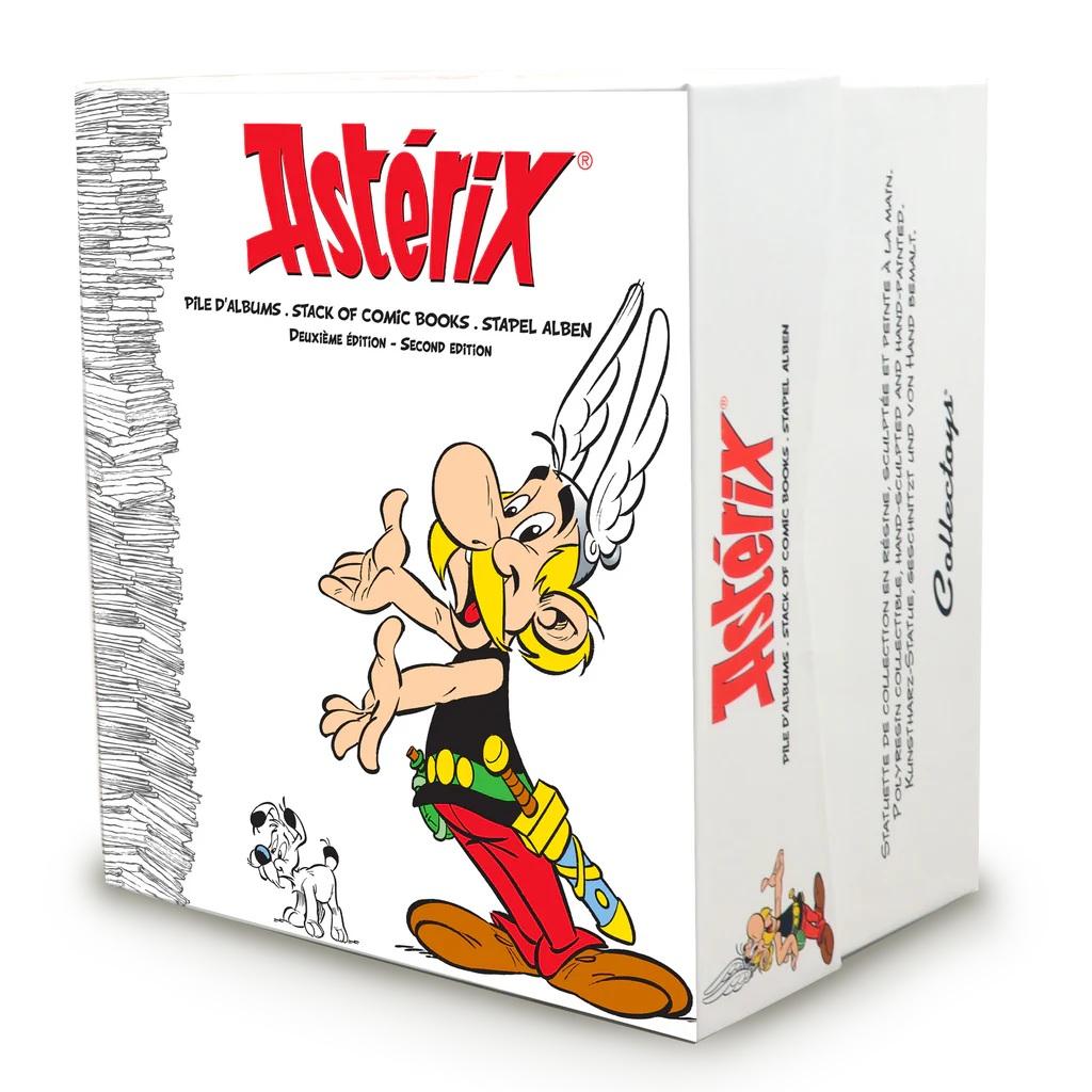 ASTERIX & OBELIX - Asterix looking at pile of comics - figure 22.5cm ...