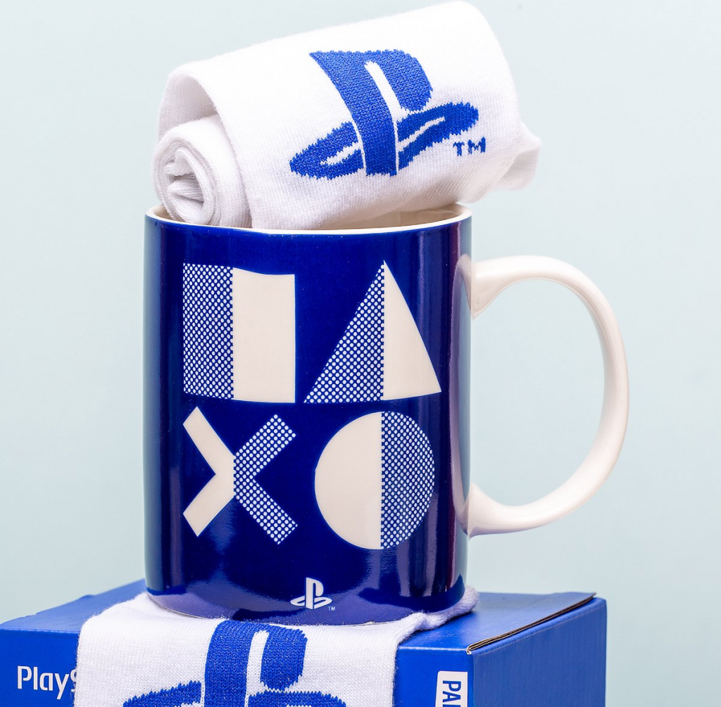 PLAYSTATION - Mug and Socks Gift Set : ShopForGeek.com: Gift pack ...