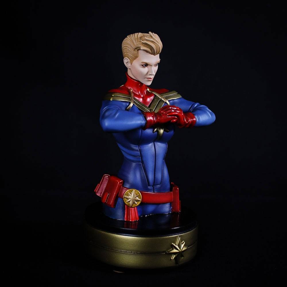 MARVEL - Captain Marvel - Resin Bust 20cm : ShopForGeek.com: Figurines ...